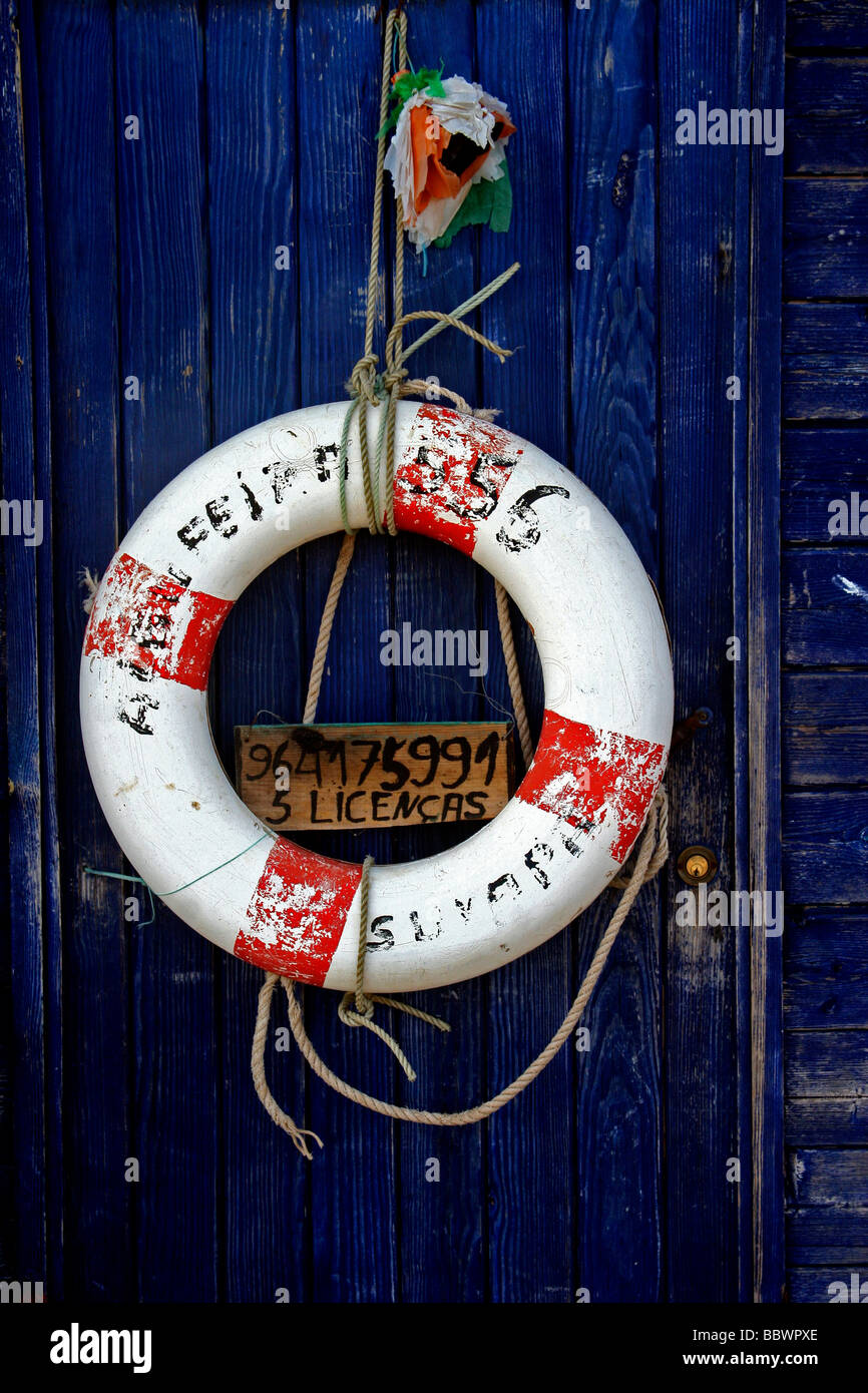 Life ring beach hi-res stock photography and images - Alamy