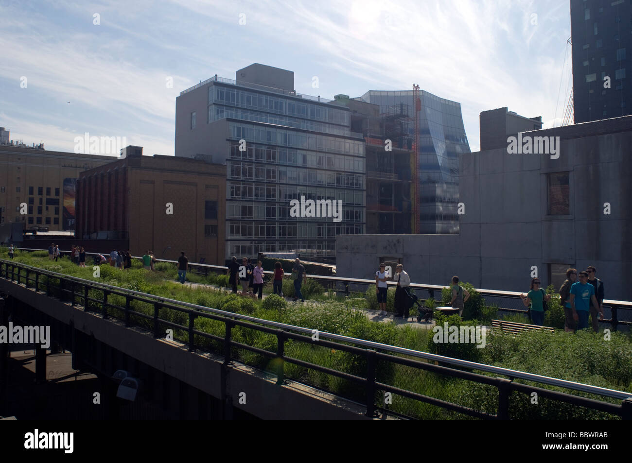 Visitors flock to the new High Line Park in the New York neighborhood ...