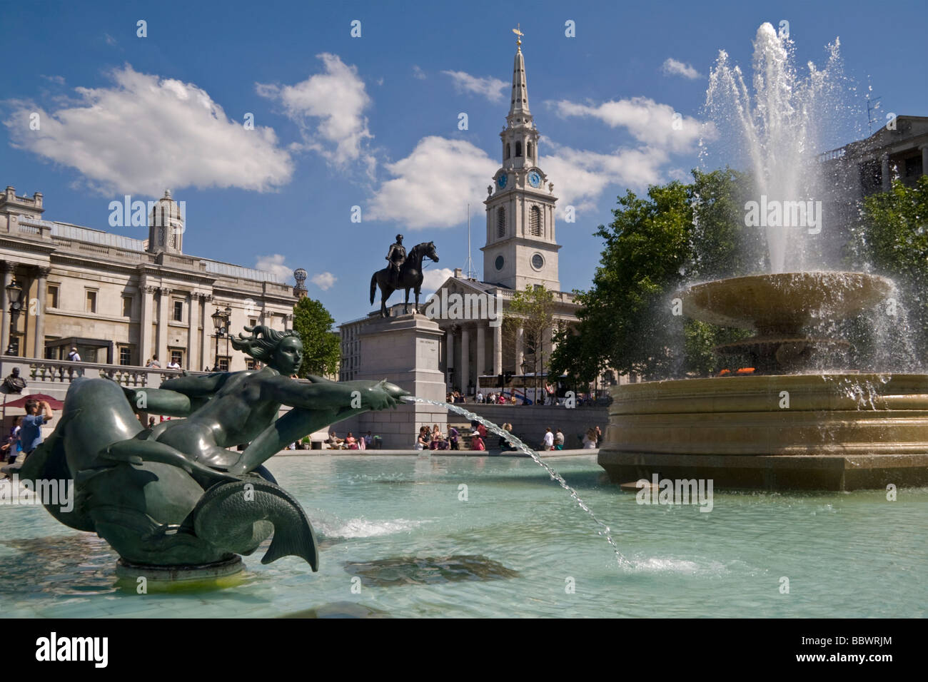 Fountains at Trafalgar Square with St Martin in the Field Church London ...