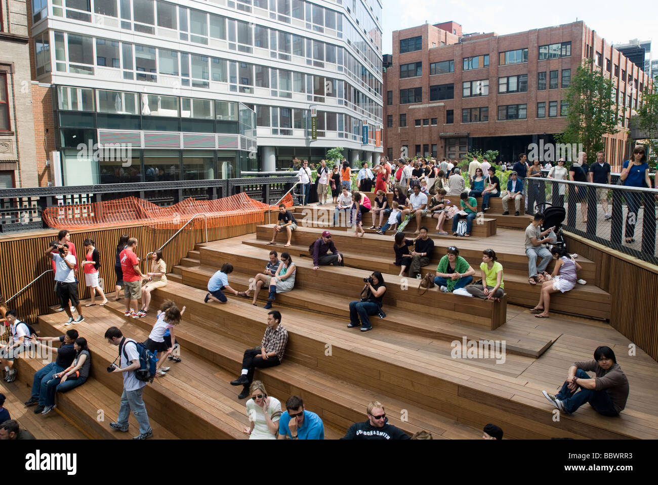 Visitors flock to the new High Line Park in the New York neighborhood ...