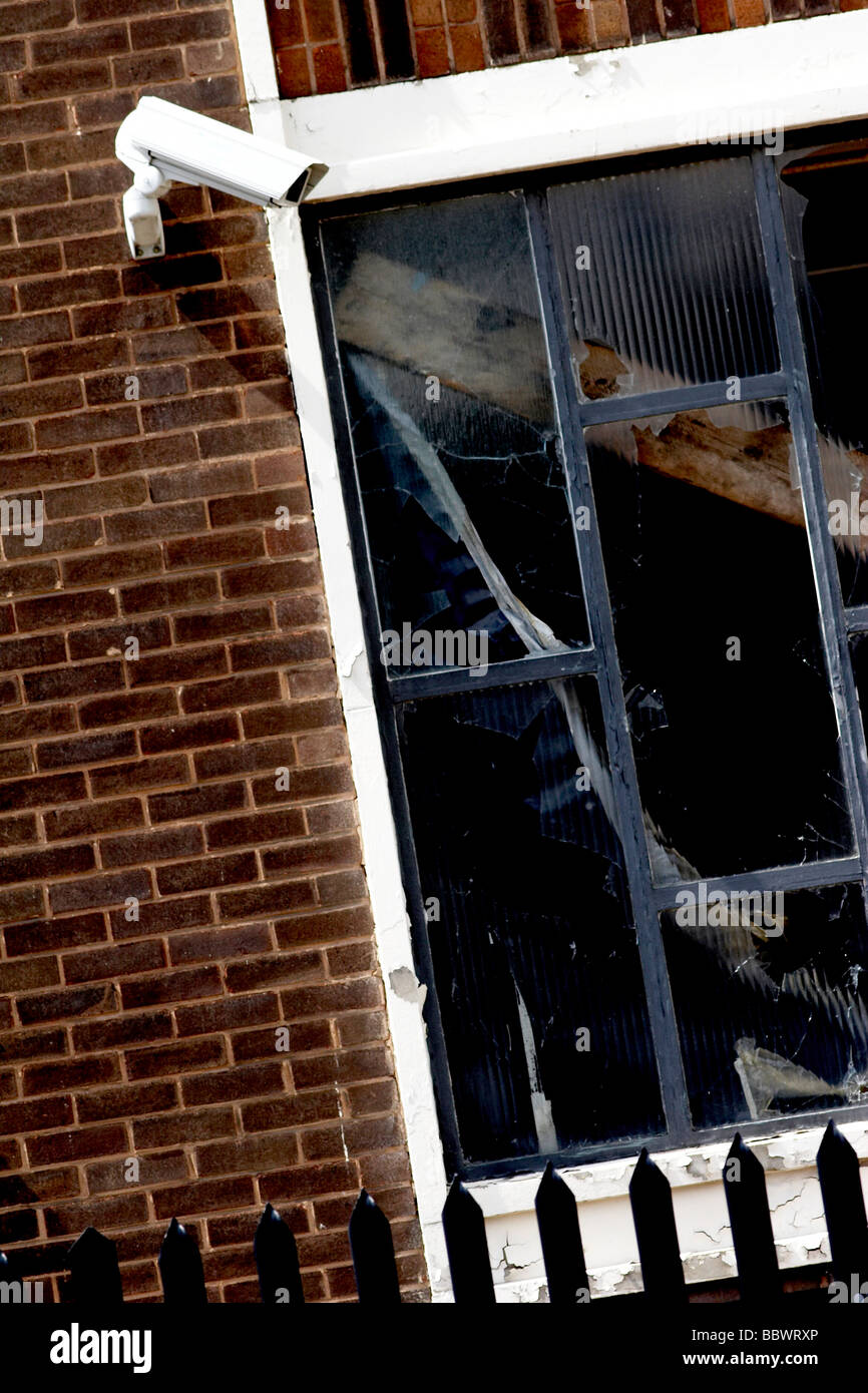 Broken surveillance camera hi-res stock photography and images - Alamy