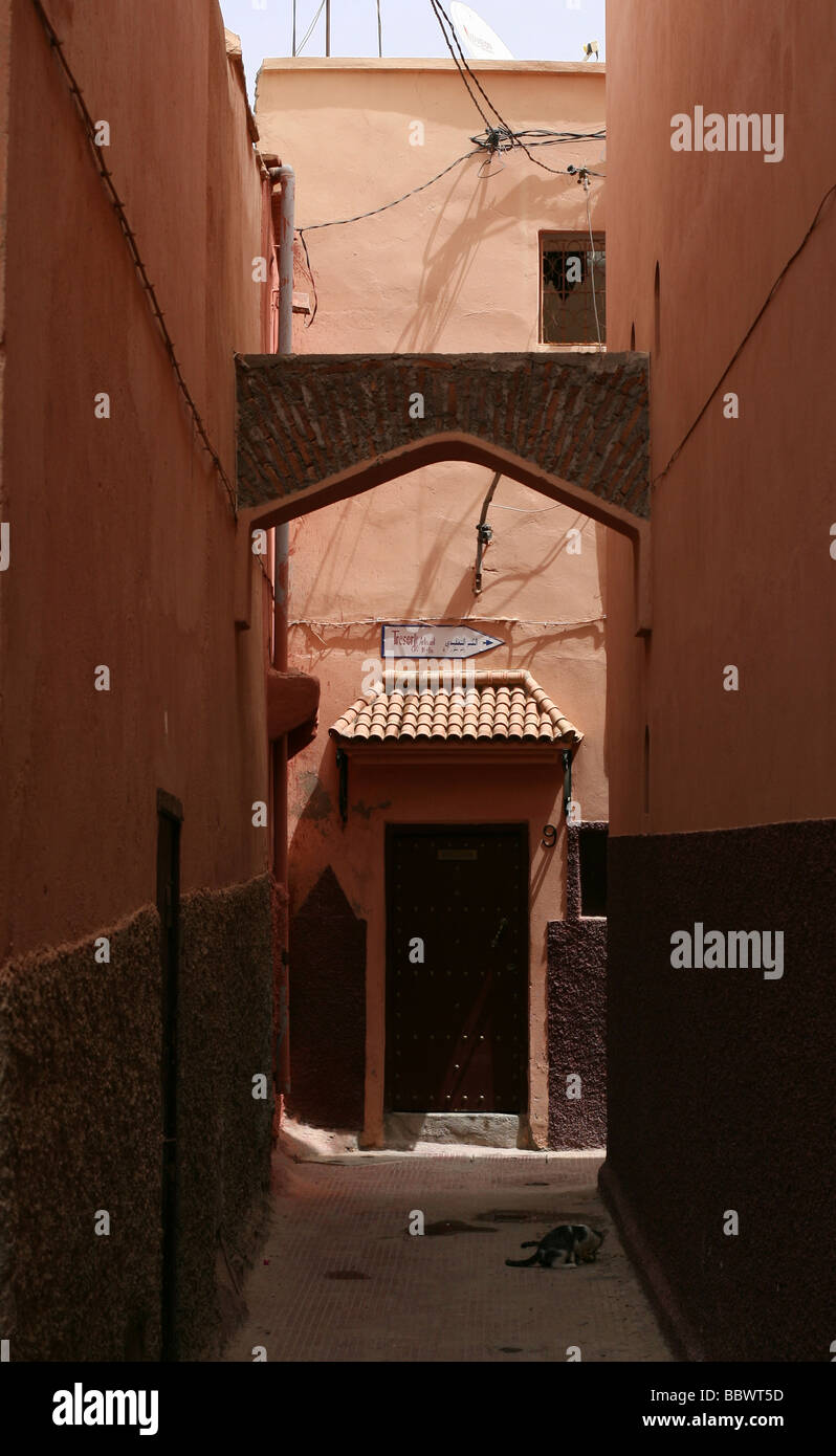 Derbs are the alleyways that thread their way through Marrakesh Stock ...