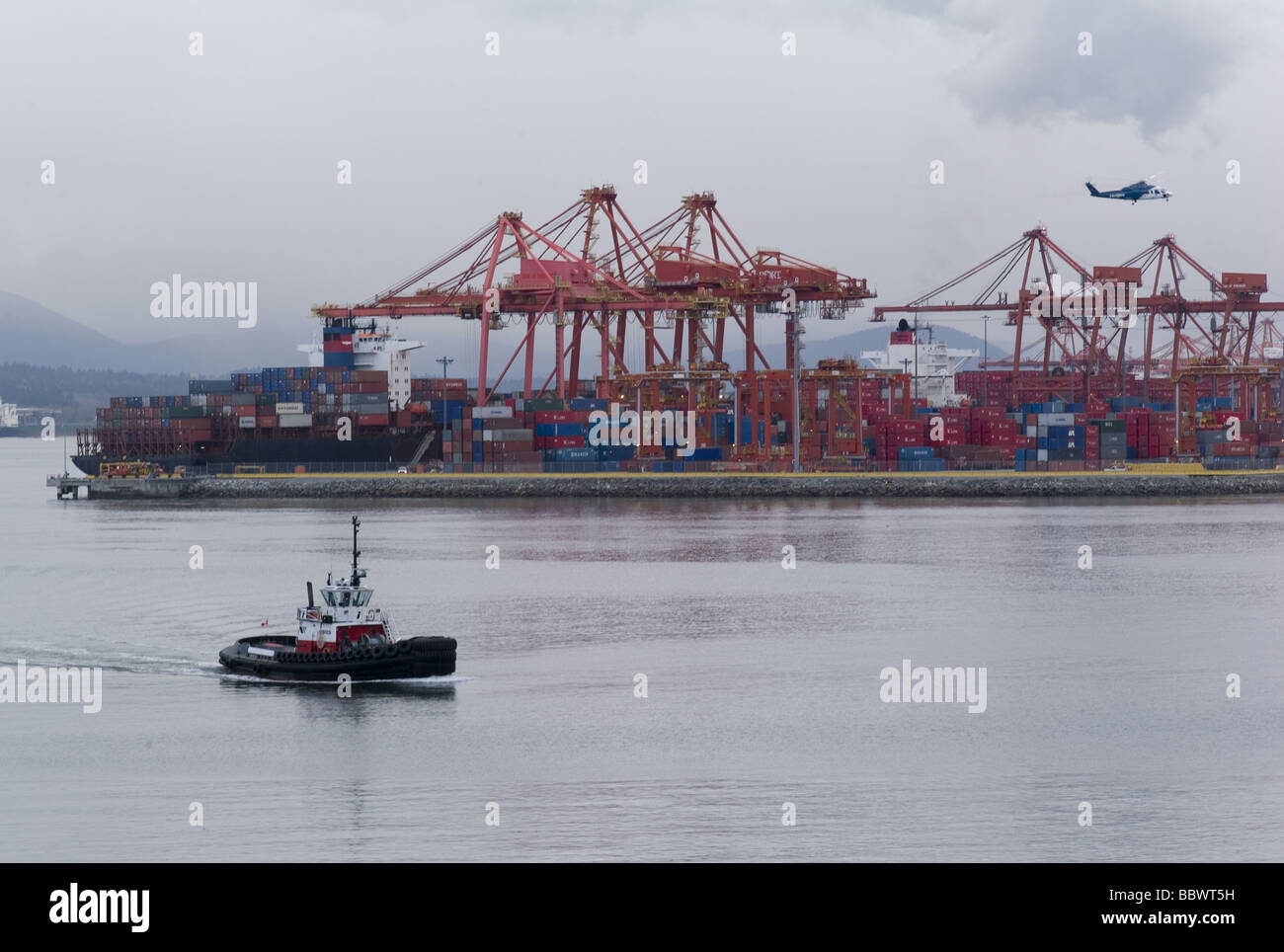 Cranes at loading dock in harbour of Vancouver, British Columbia ...