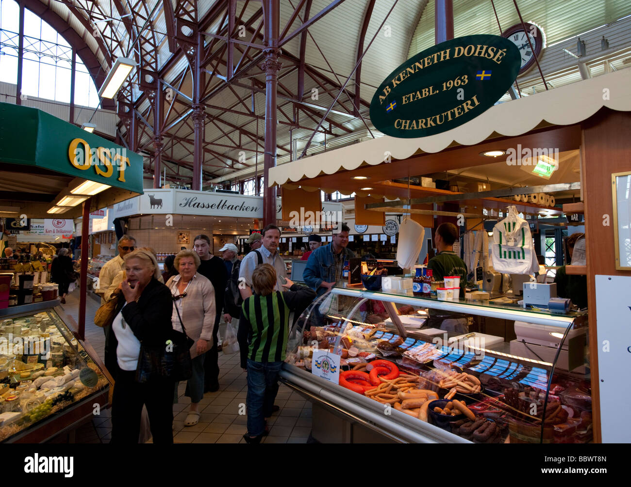 Indoor food markets hi-res stock photography and images - Alamy