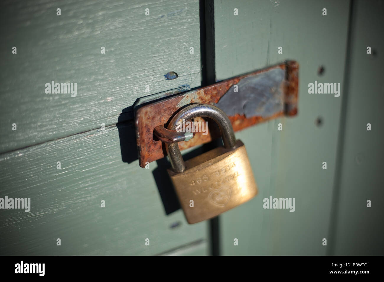Padlocked shed hi-res stock photography and images - Alamy