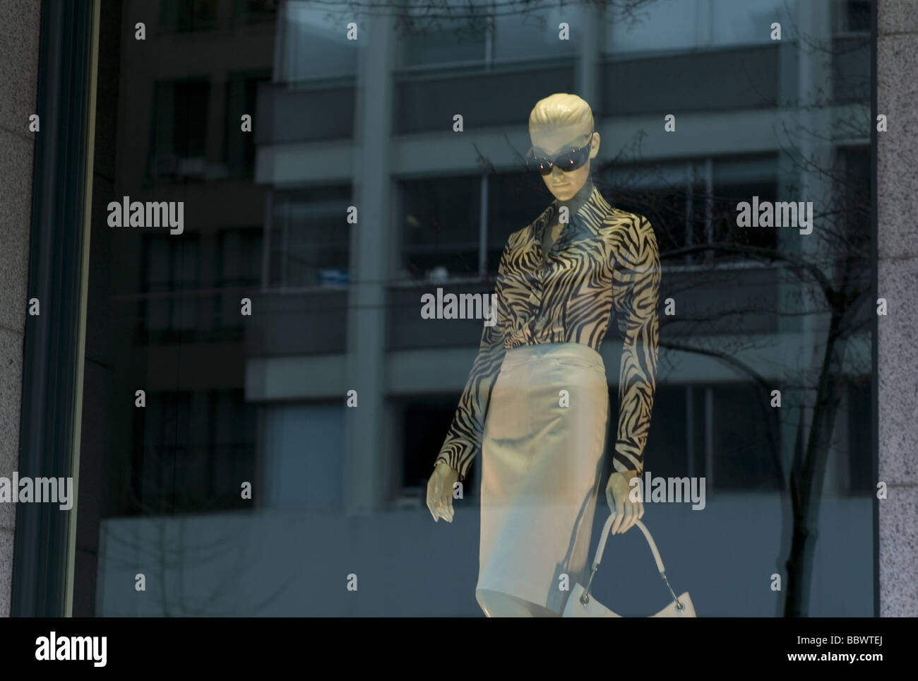Manikin in store window Stock Photo - Alamy