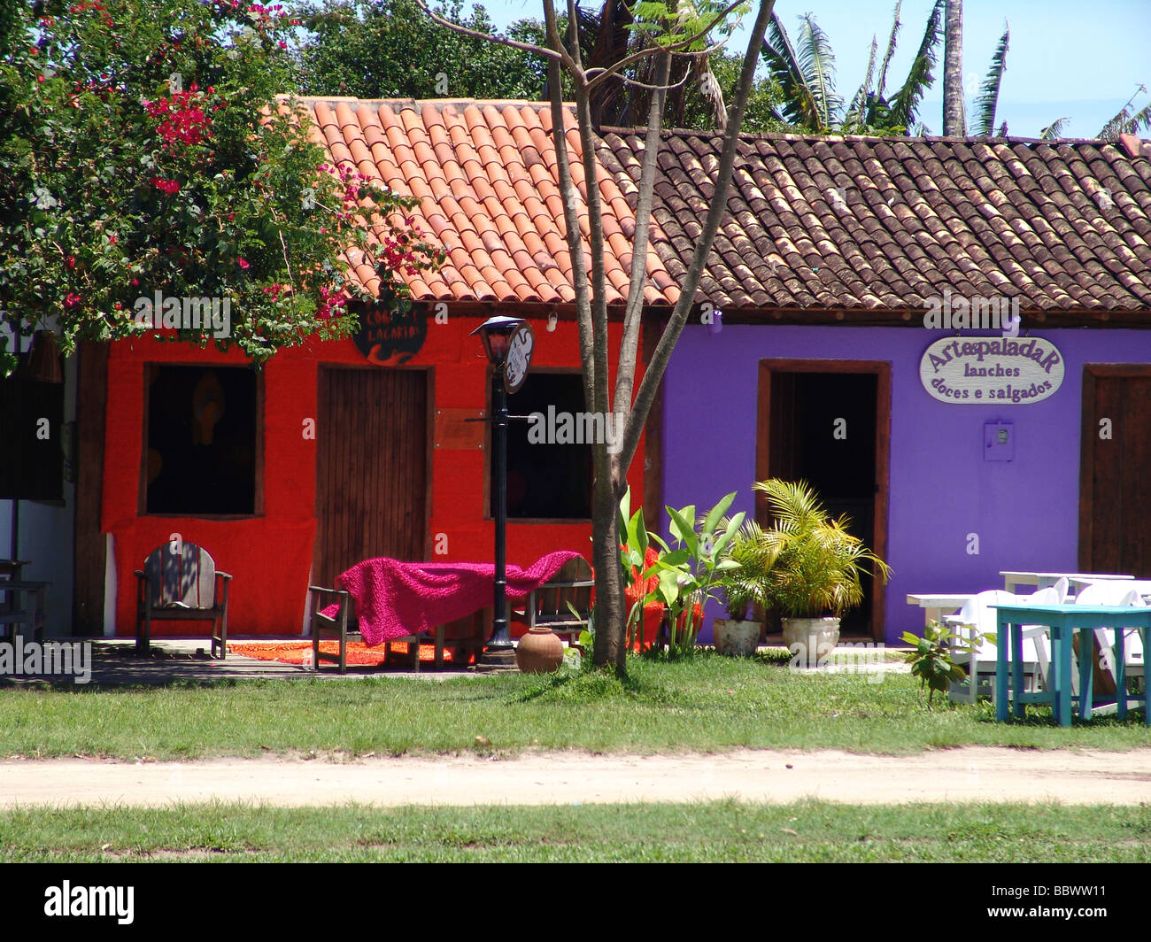 Facades of colonial residences hi-res stock photography and images - Alamy