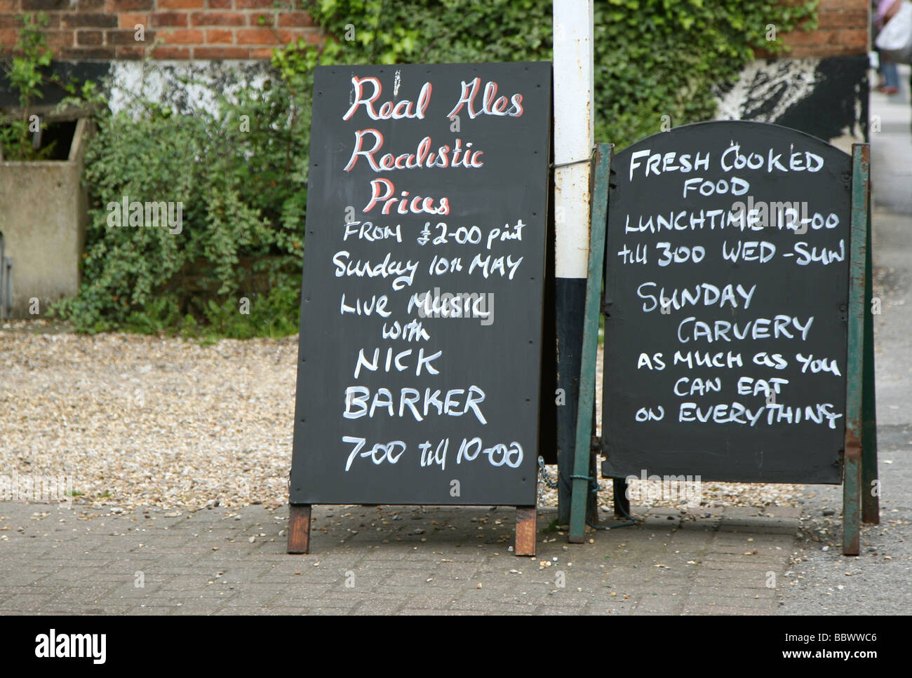 Sign outside pub advertising music hi-res stock photography and images ...