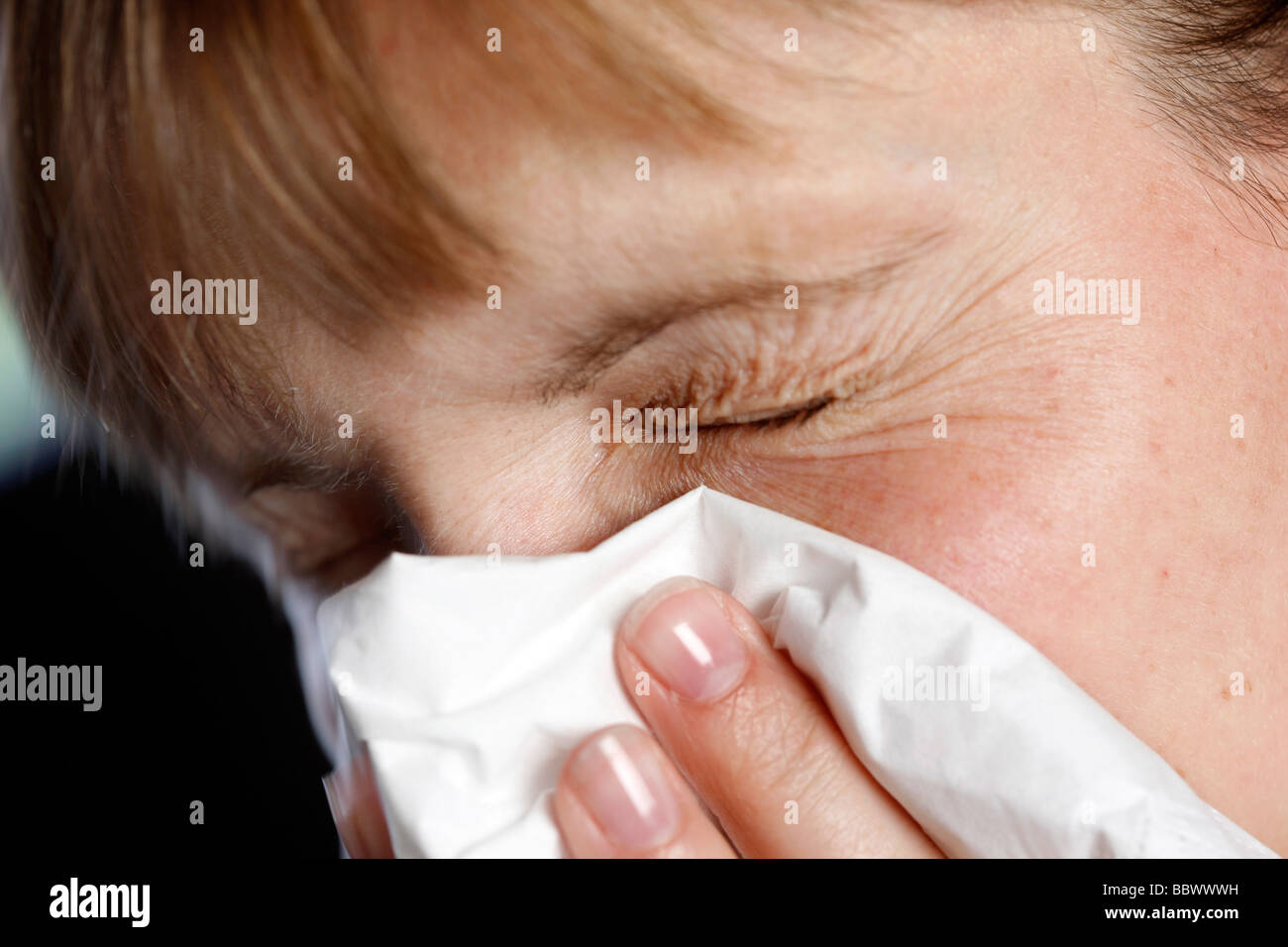 Hayfever sneeze woman hi-res stock photography and images - Alamy