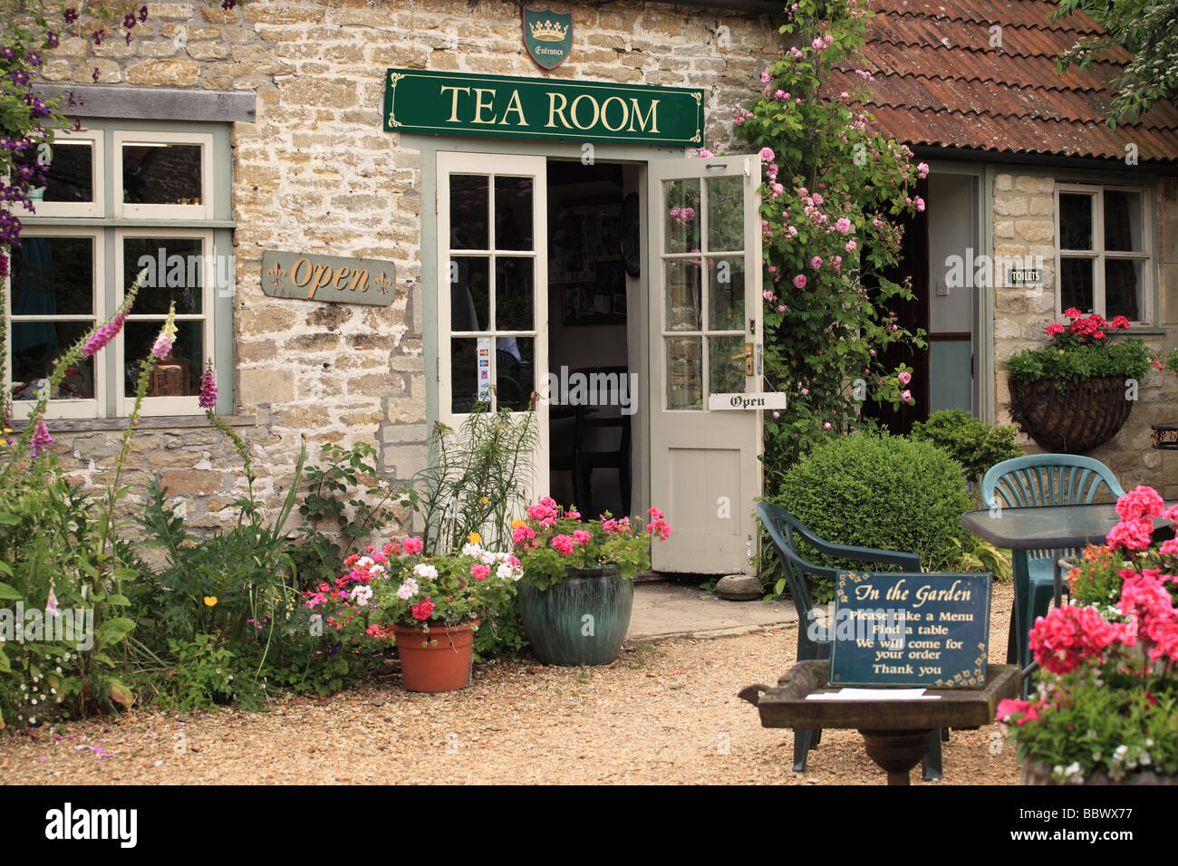 Idyllic village uk hi-res stock photography and images - Alamy