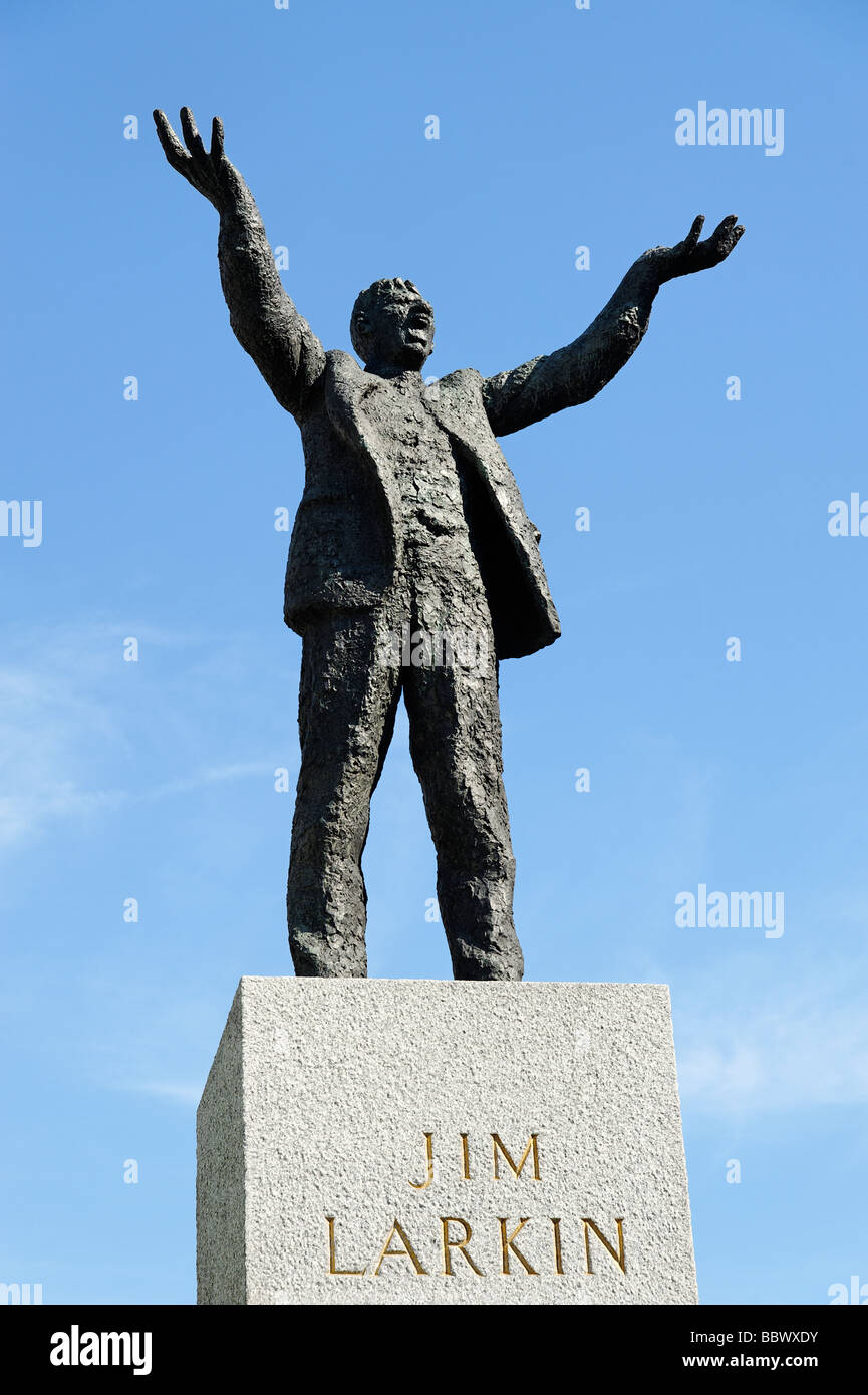 Jim Larkin statue on O Connell Street by sculpture Oisín Kelly Dublin ...