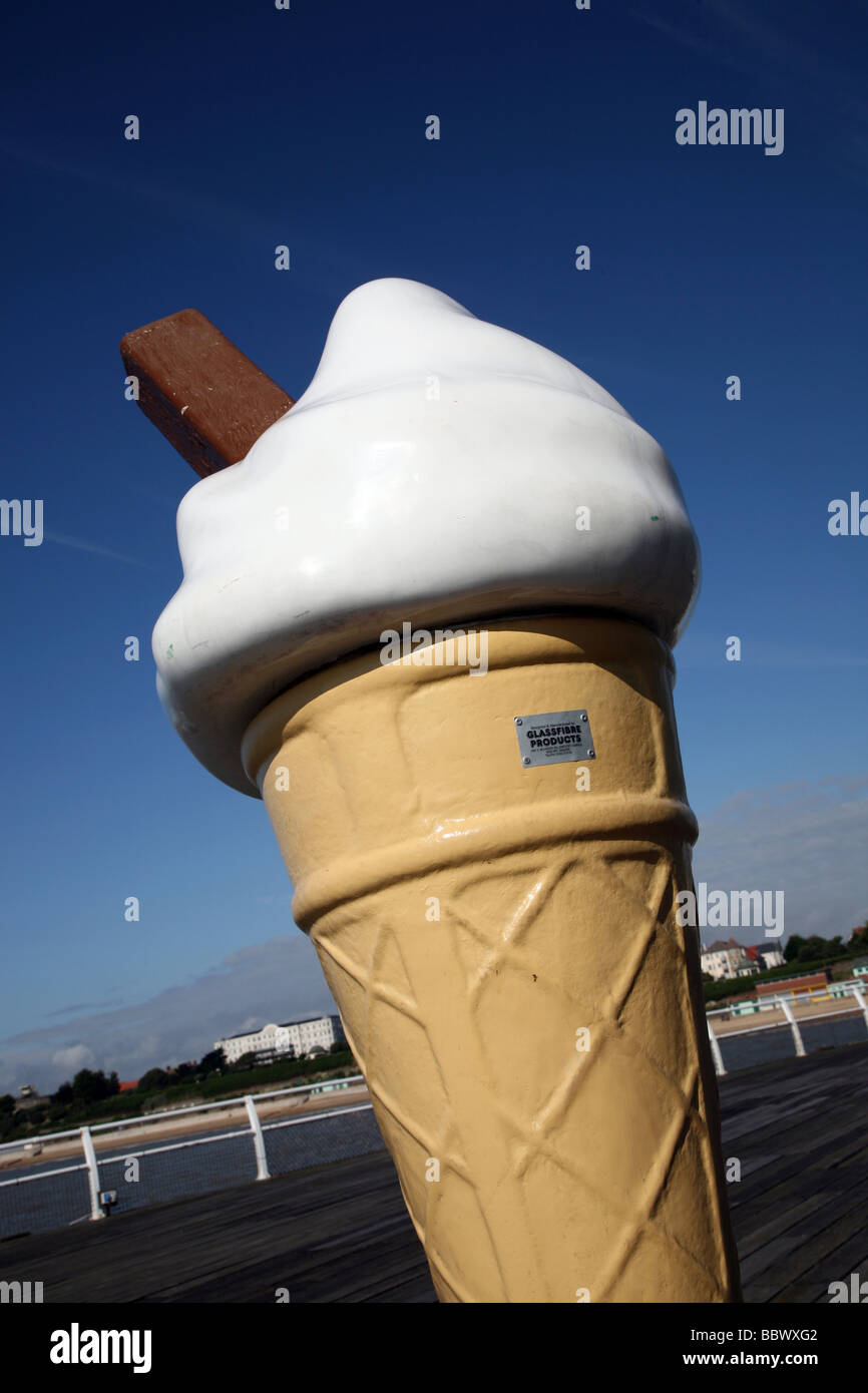 Cadburys 99 ice cream hi-res stock photography and images - Alamy
