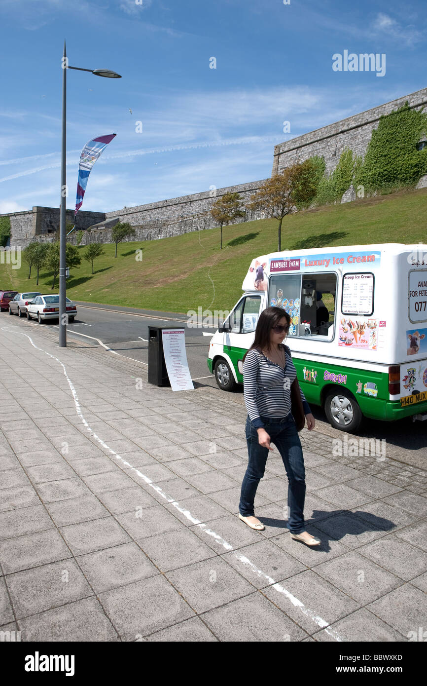 white lines plymouth. graffiti university of plymouth. painted in ...