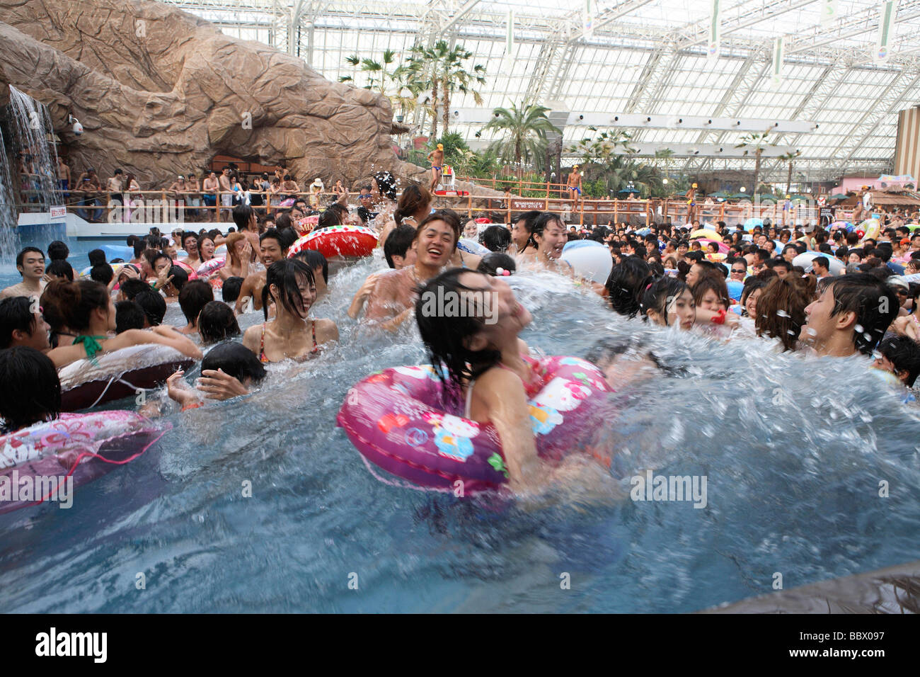 Tokyo swimming pool hi-res stock photography and images - Alamy