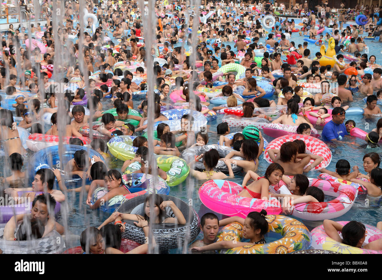The wave pool at the tokyo summerland hi-res stock photography and ...