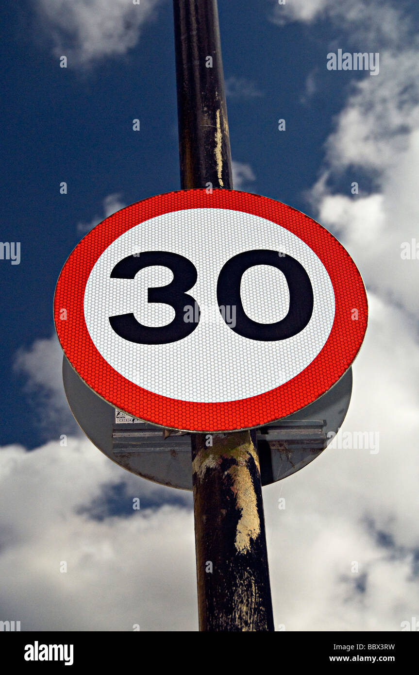 30 mph zone sign hi-res stock photography and images - Alamy