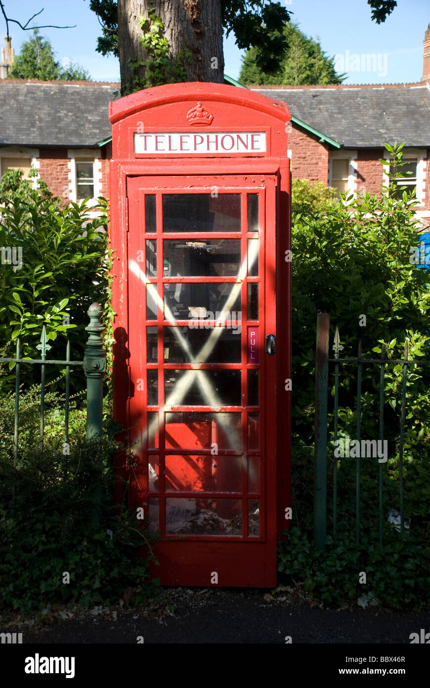 Bt phonebox damage hi-res stock photography and images - Alamy
