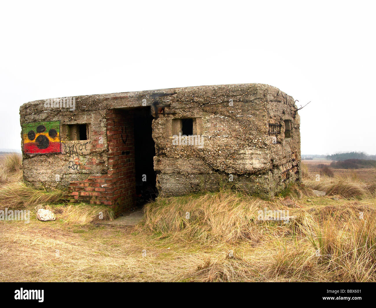 NORTH NORFOLK WW2 CONCRETE BUNKER Stock Photo - Alamy