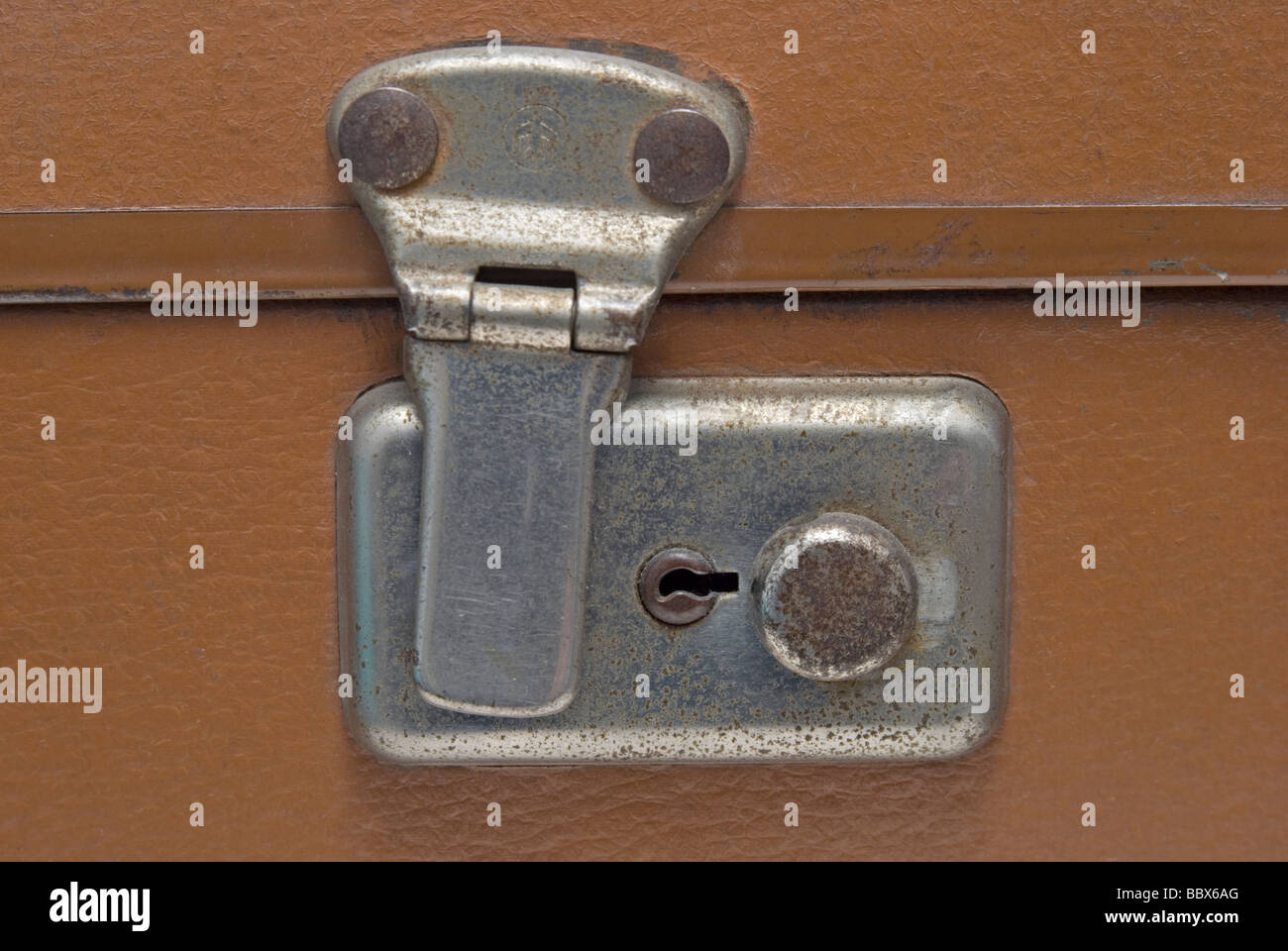 Old suitcase hi-res stock photography and images - Alamy