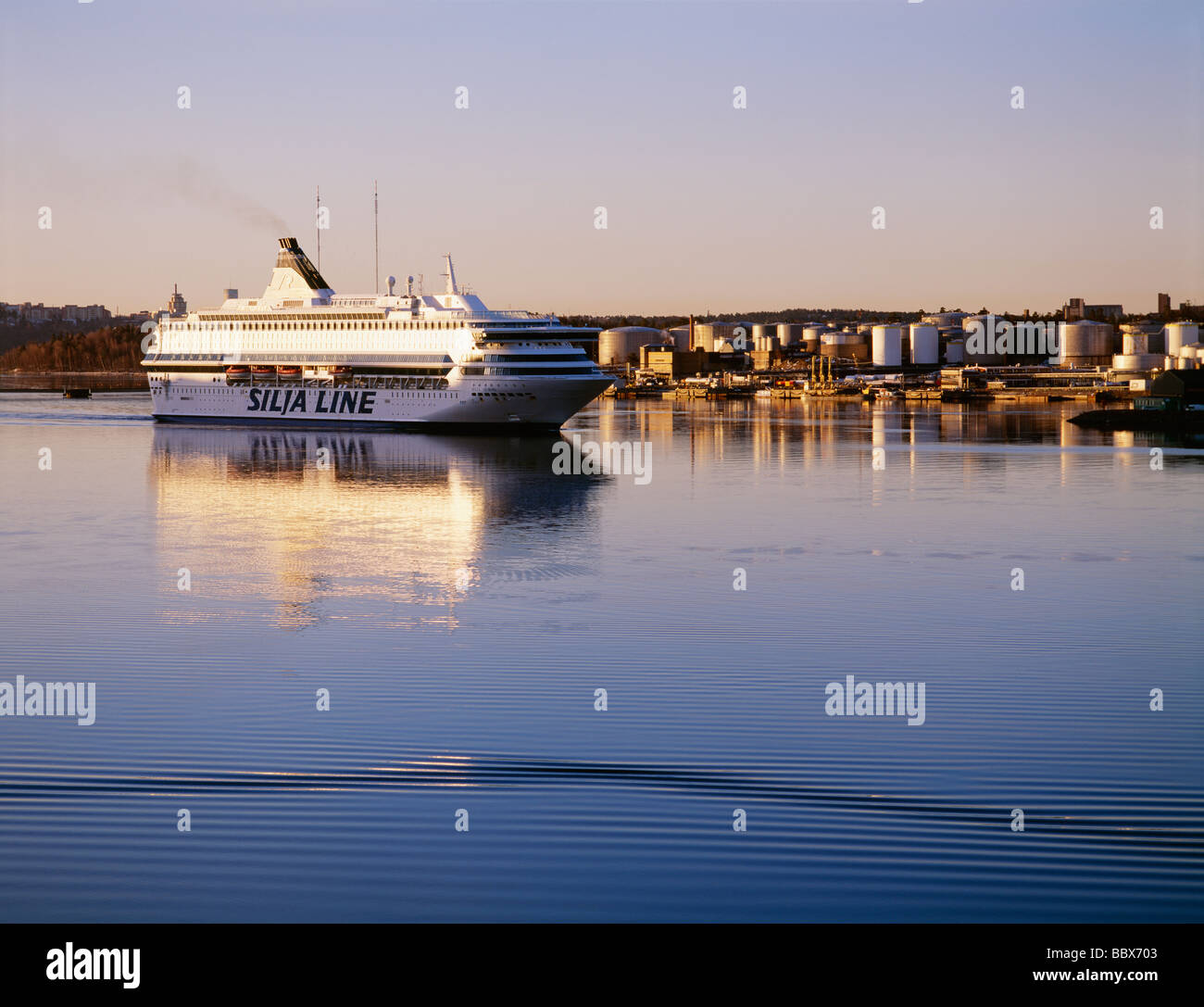 Ship sailing in ocean Stock Photo - Alamy