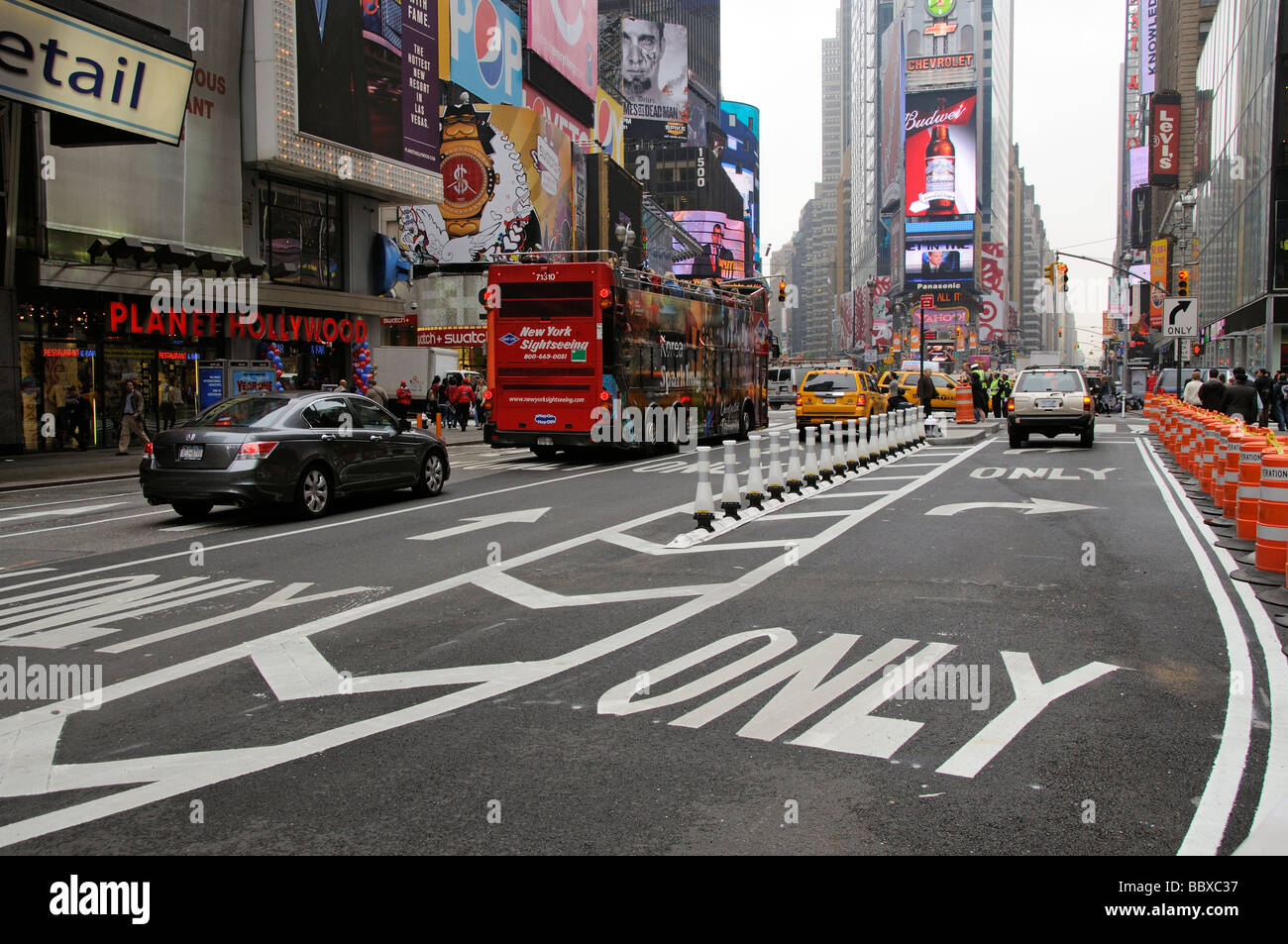 Traffic flow and road markings on Times Square New York Stock Photo - Alamy