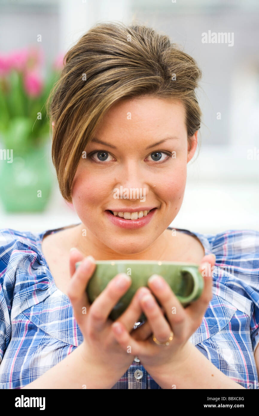 Half drunk mugs of tea hi-res stock photography and images - Alamy