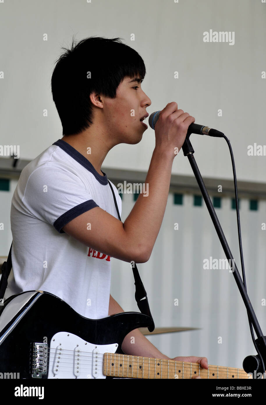 Male lead singer hi-res stock photography and images - Alamy