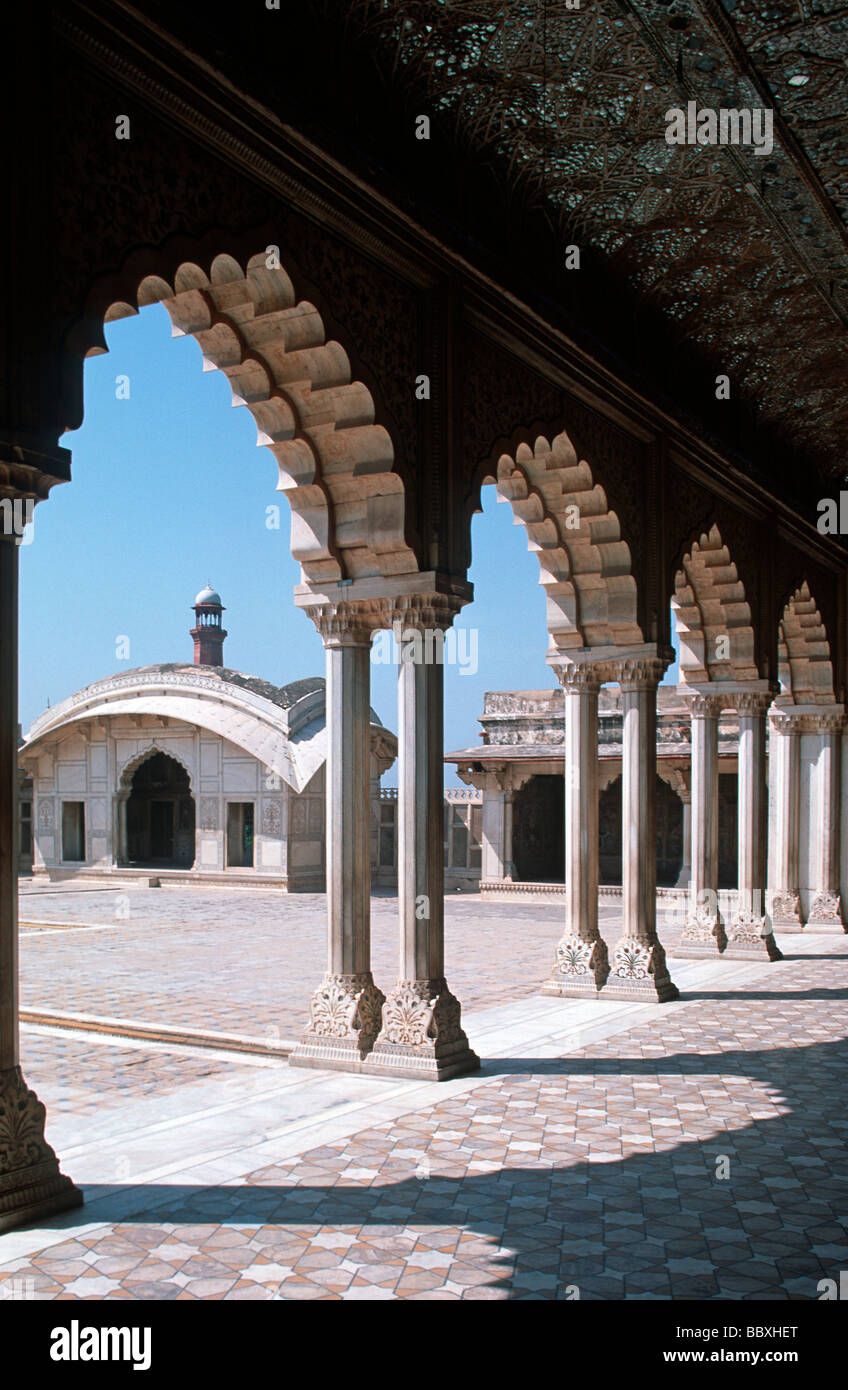 Mahal palace mirrors lahore fort hi-res stock photography and images ...