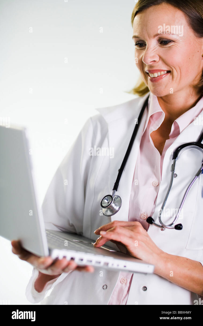A doctor using a laptop Stock Photo - Alamy