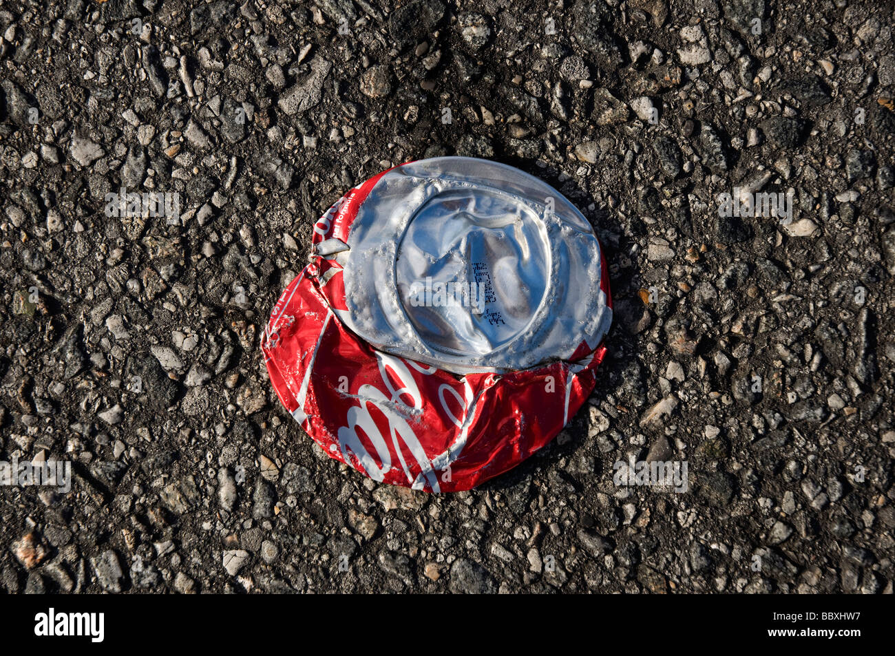 Squashed can hi-res stock photography and images - Alamy