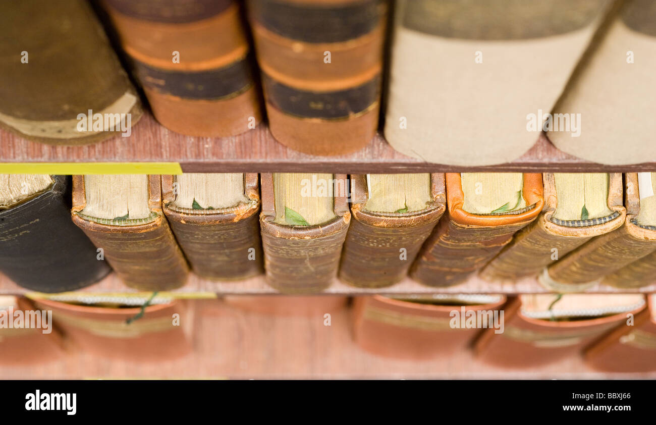 Old book shelf hi-res stock photography and images - Alamy