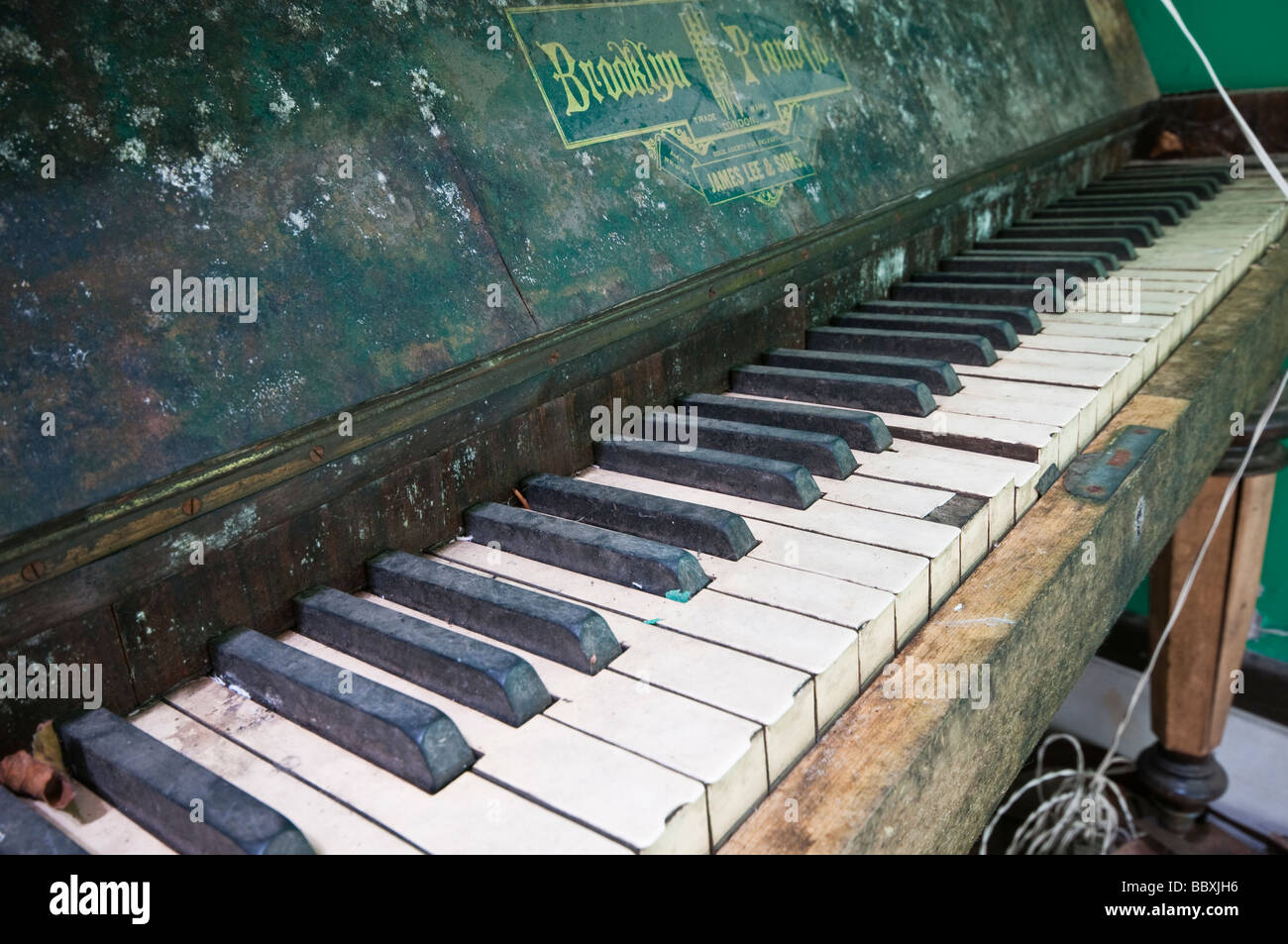 Old, broken and abandoned piano Stock Photo - Alamy