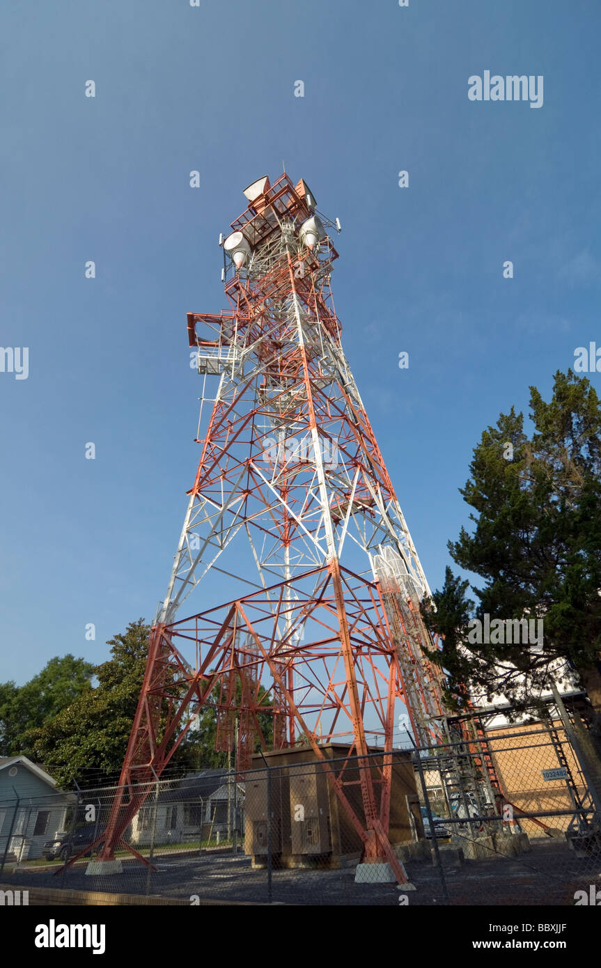 Communications broadcast tower hi-res stock photography and images - Alamy