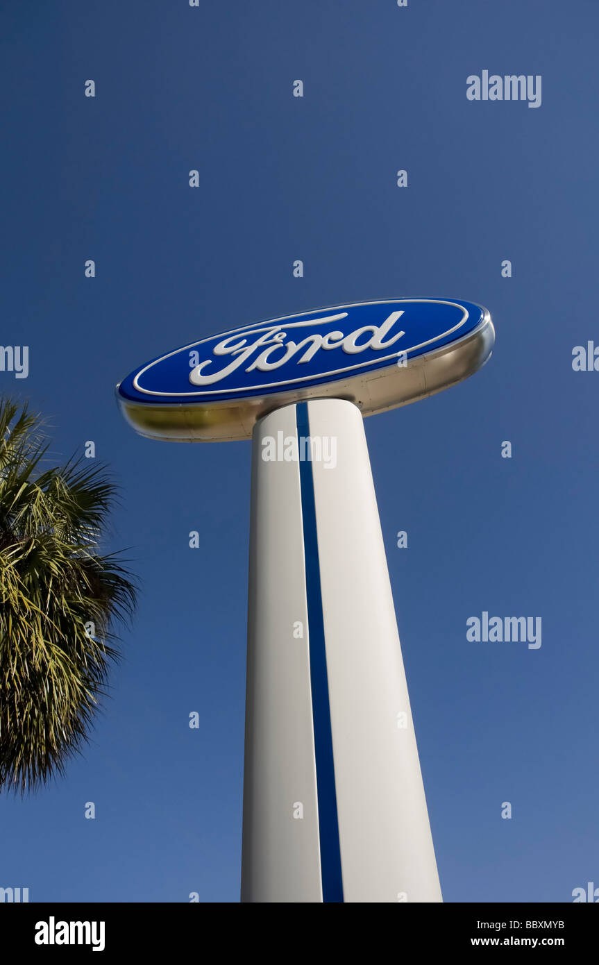 Ford auto dealership large outdoor sign, Florida Stock Photo - Alamy
