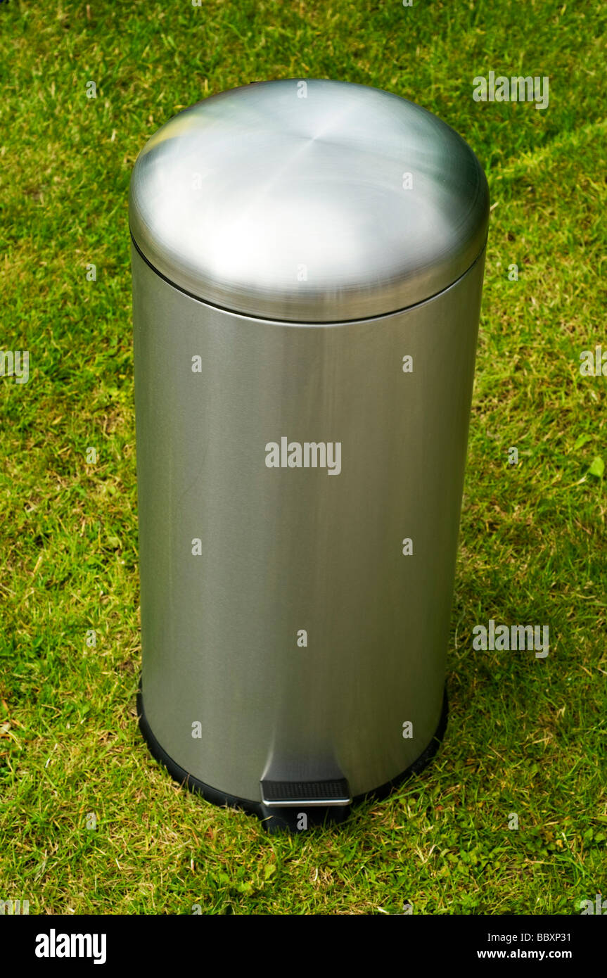 Pedal Bin Stock Photos & Pedal Bin Stock Images - Alamy