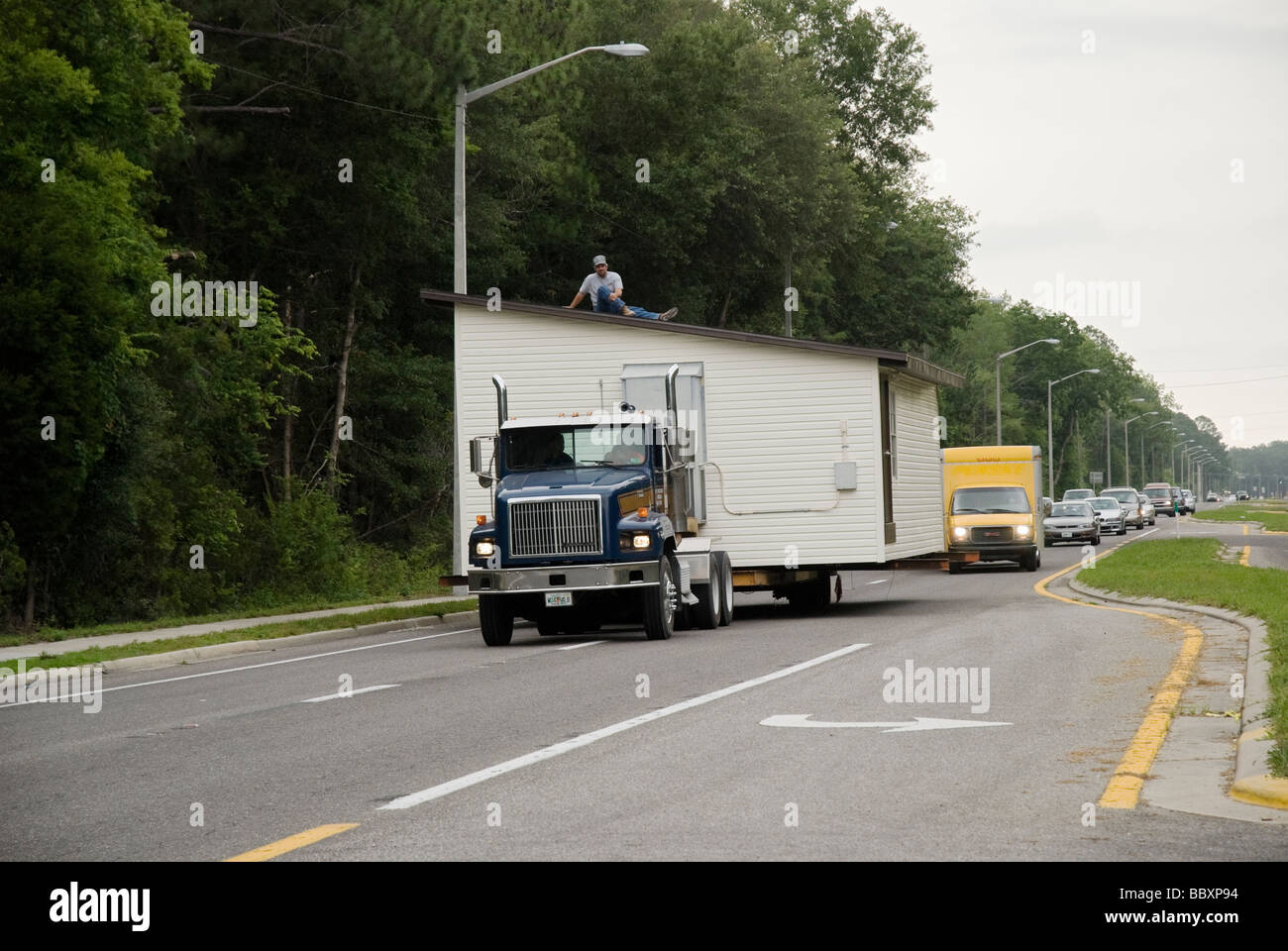 Truck transporting house hi-res stock photography and images - Alamy