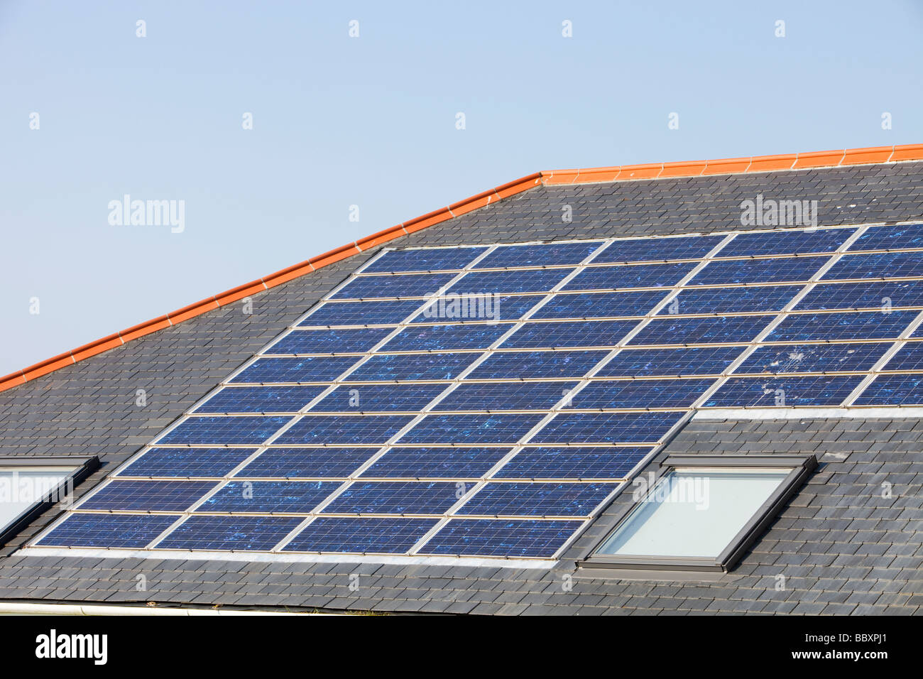 Solar panels on school roof hi-res stock photography and images - Alamy