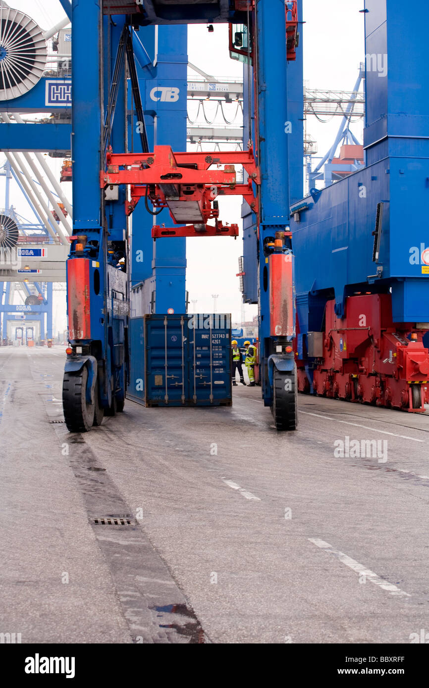 A straddle carrier truck prepares to move ISO containers from dockside ...