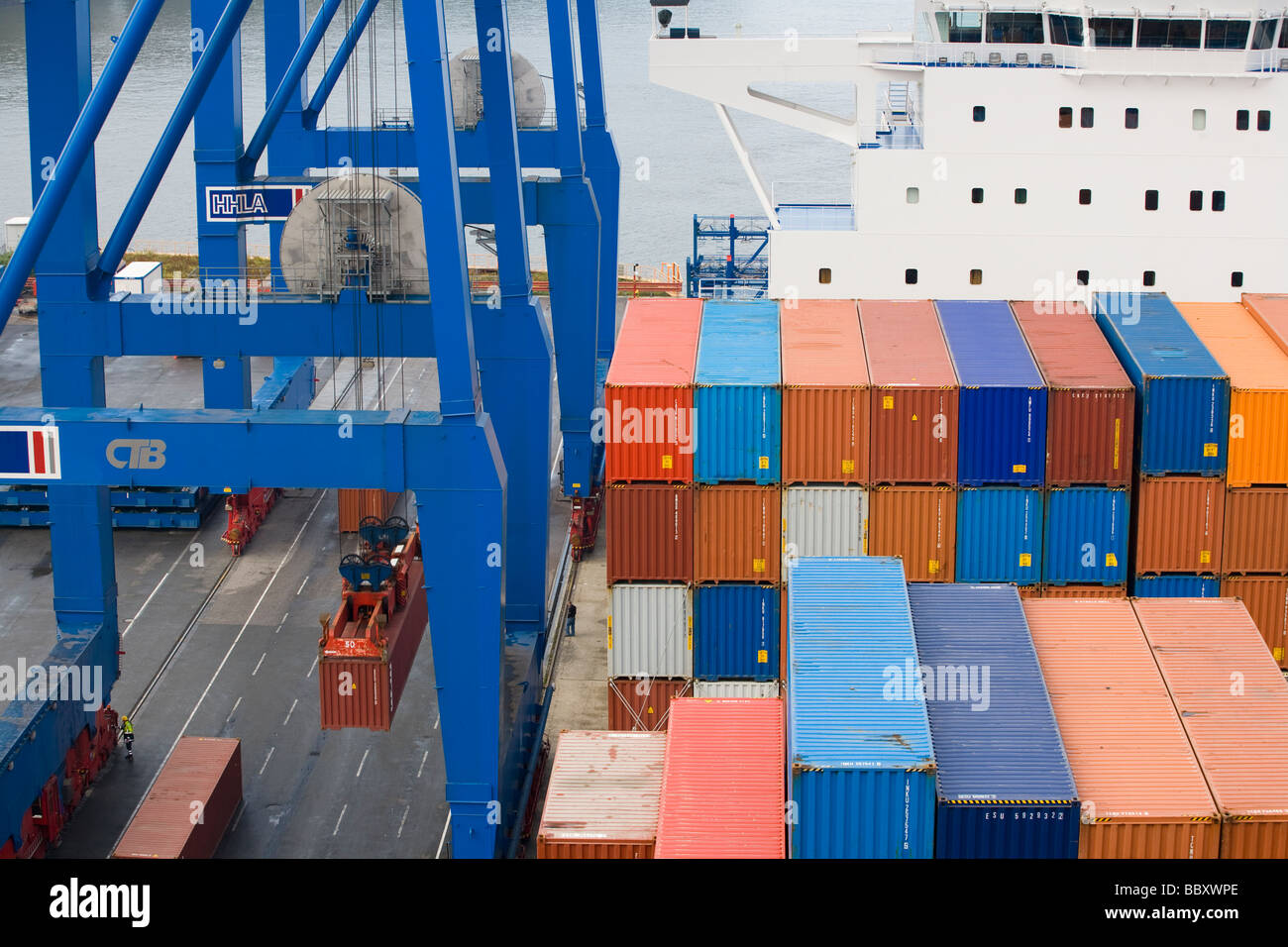 Lorry containers hi-res stock photography and images - Alamy