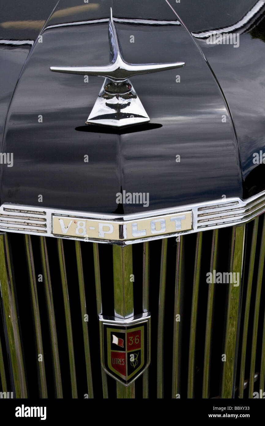 Vintage ford v8 motor car hi-res stock photography and images - Alamy