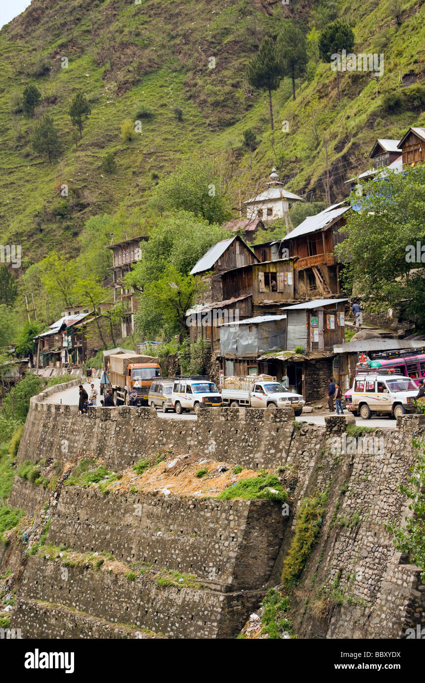Row of traffic on the Srinagar to Jammu road Stock Photo - Alamy