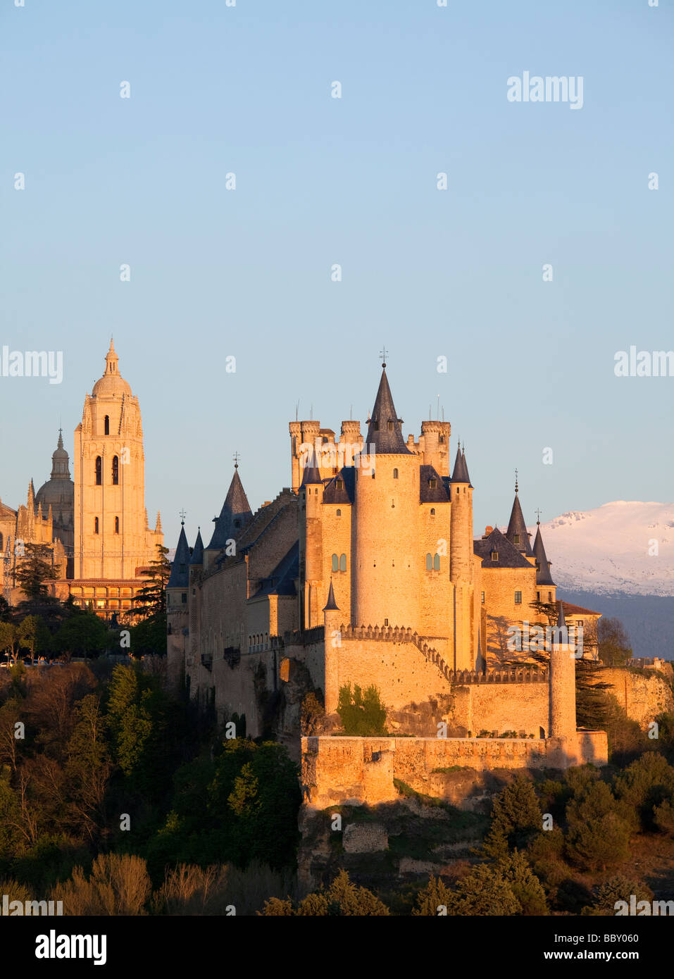 Alcazar castle segovia spain snow hi-res stock photography and images ...