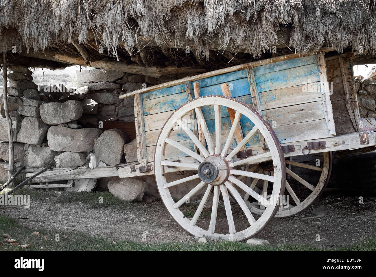 Old fashioned cart hi-res stock photography and images - Alamy