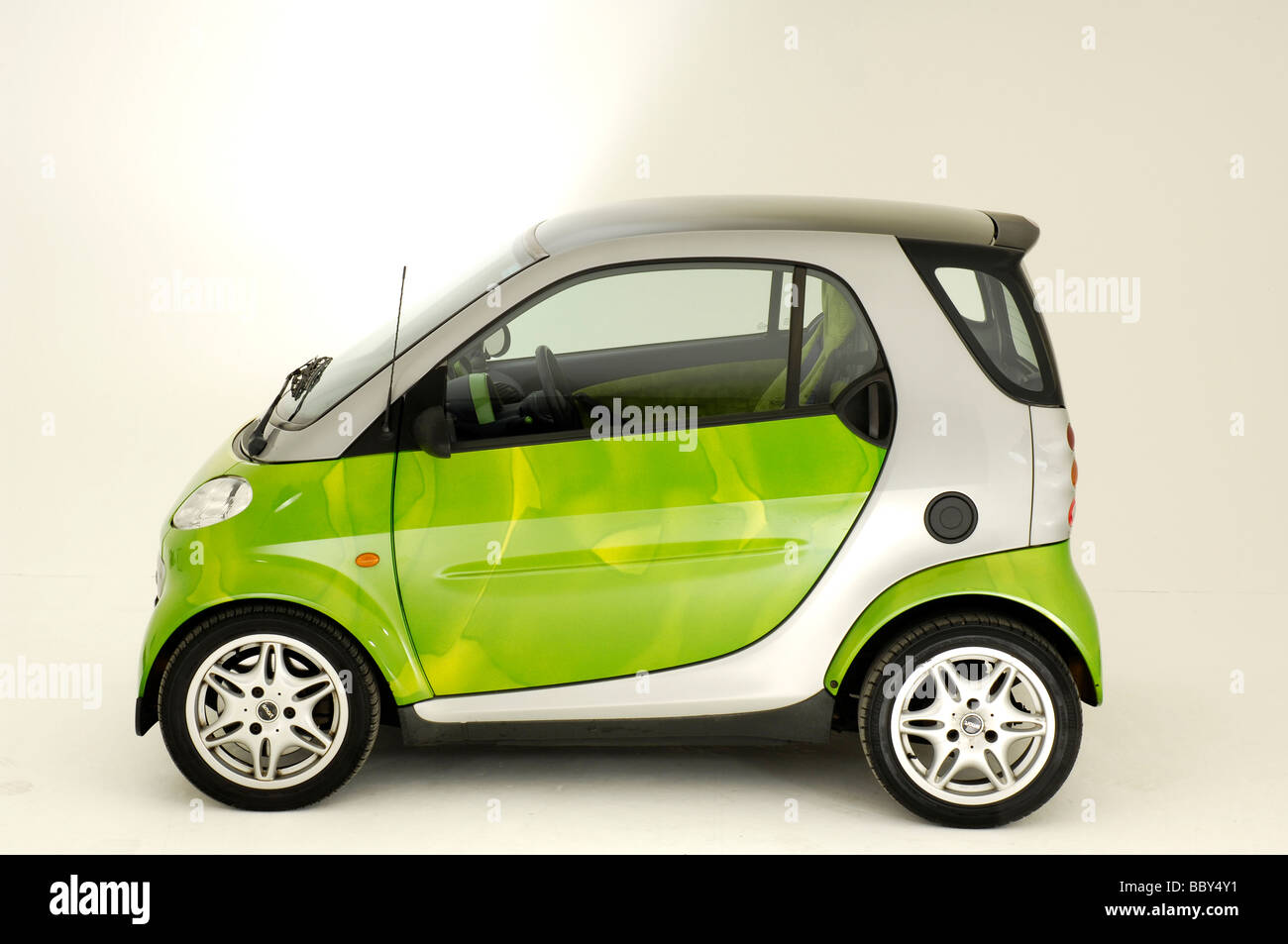 Smart car hi-res stock photography and images - Alamy