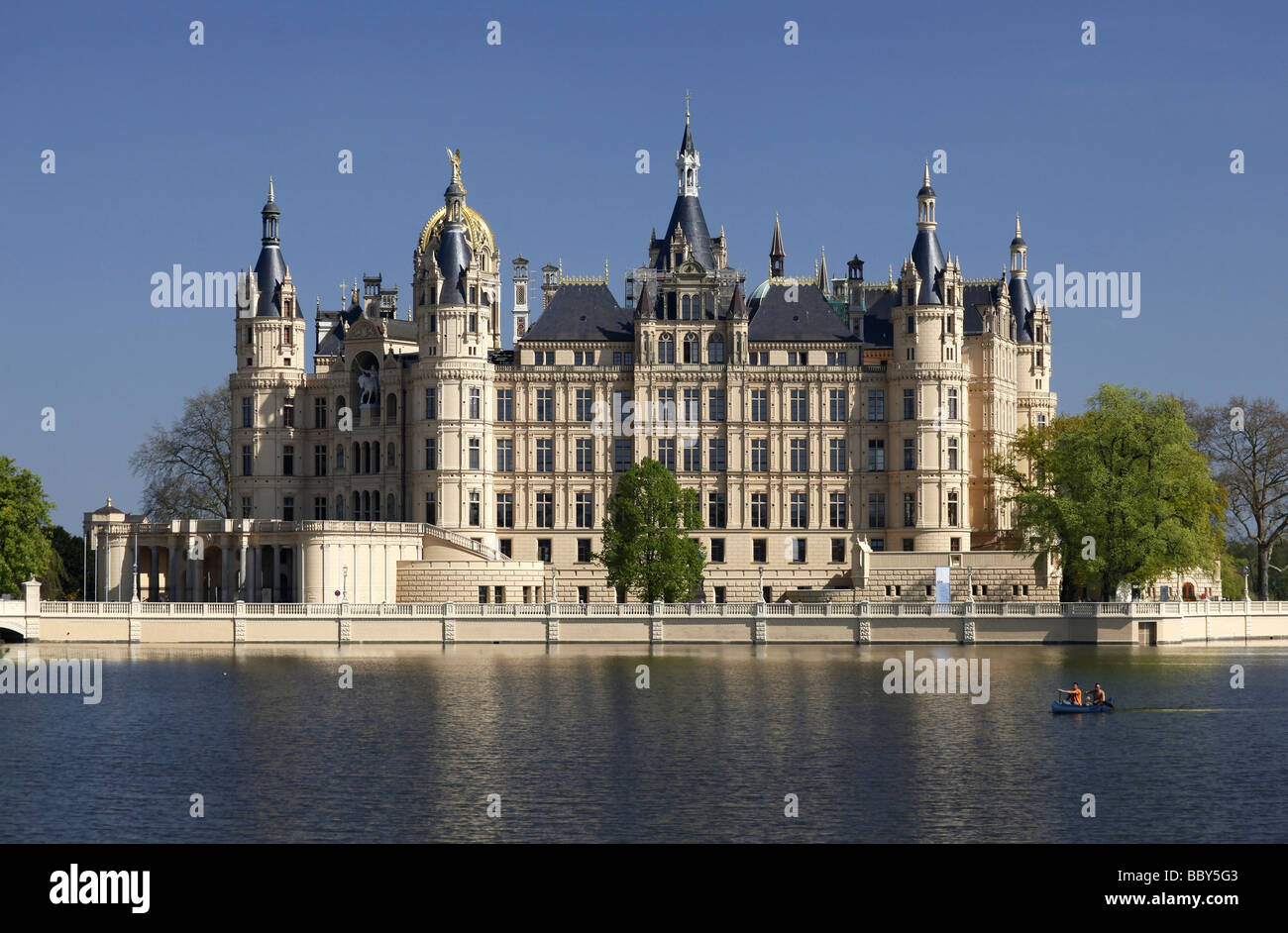 Schweriner schloss hi-res stock photography and images - Alamy