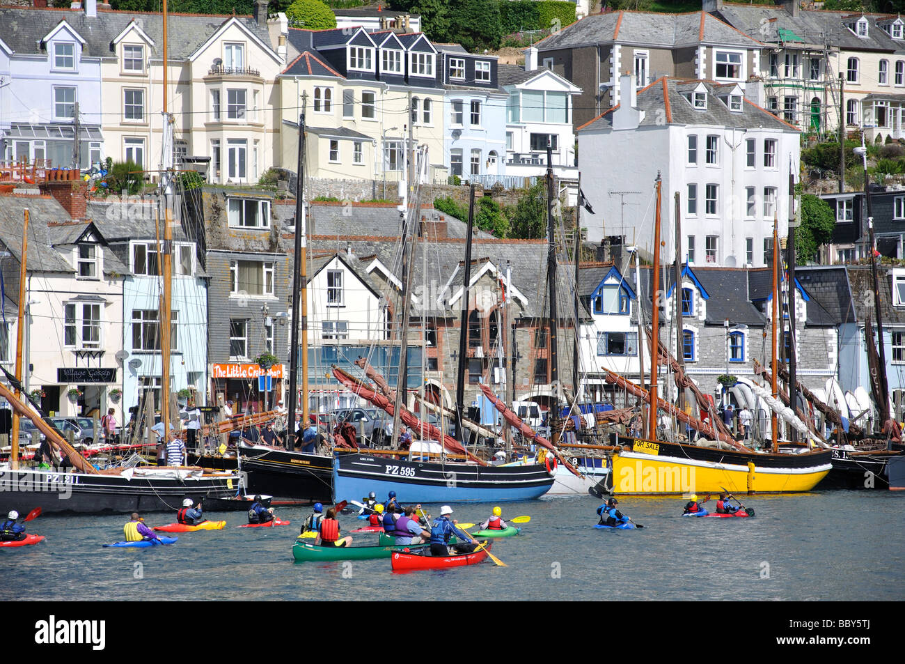 Looe town centre hi-res stock photography and images - Alamy