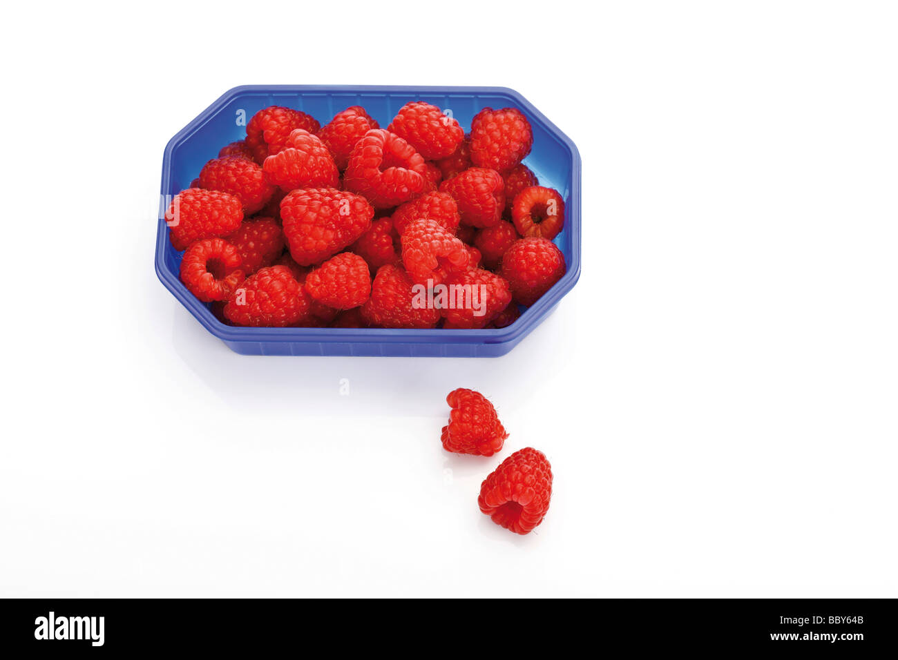 Raspberries in bowl top view Cut Out Stock Images & Pictures - Alamy
