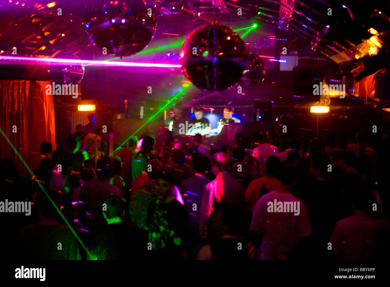 People dancing at a night club Stock Photo - Alamy