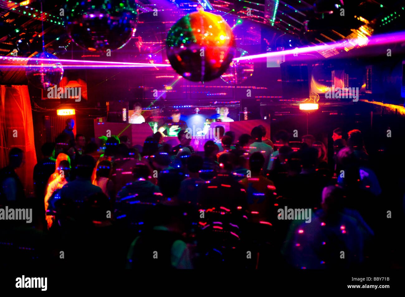 People dancing at a night club Stock Photo - Alamy