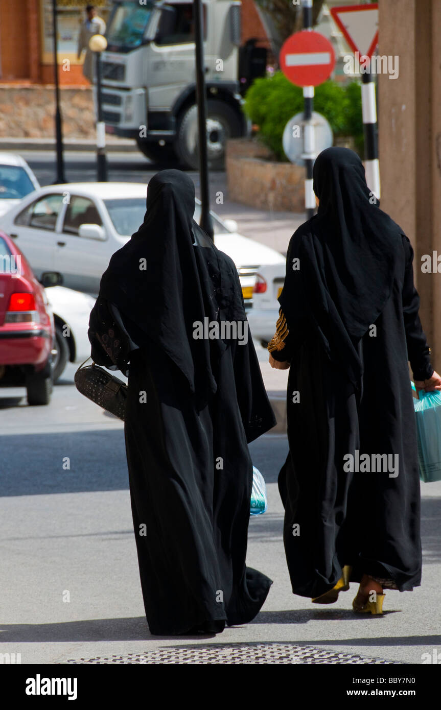 Muslim women street hi-res stock photography and images - Alamy